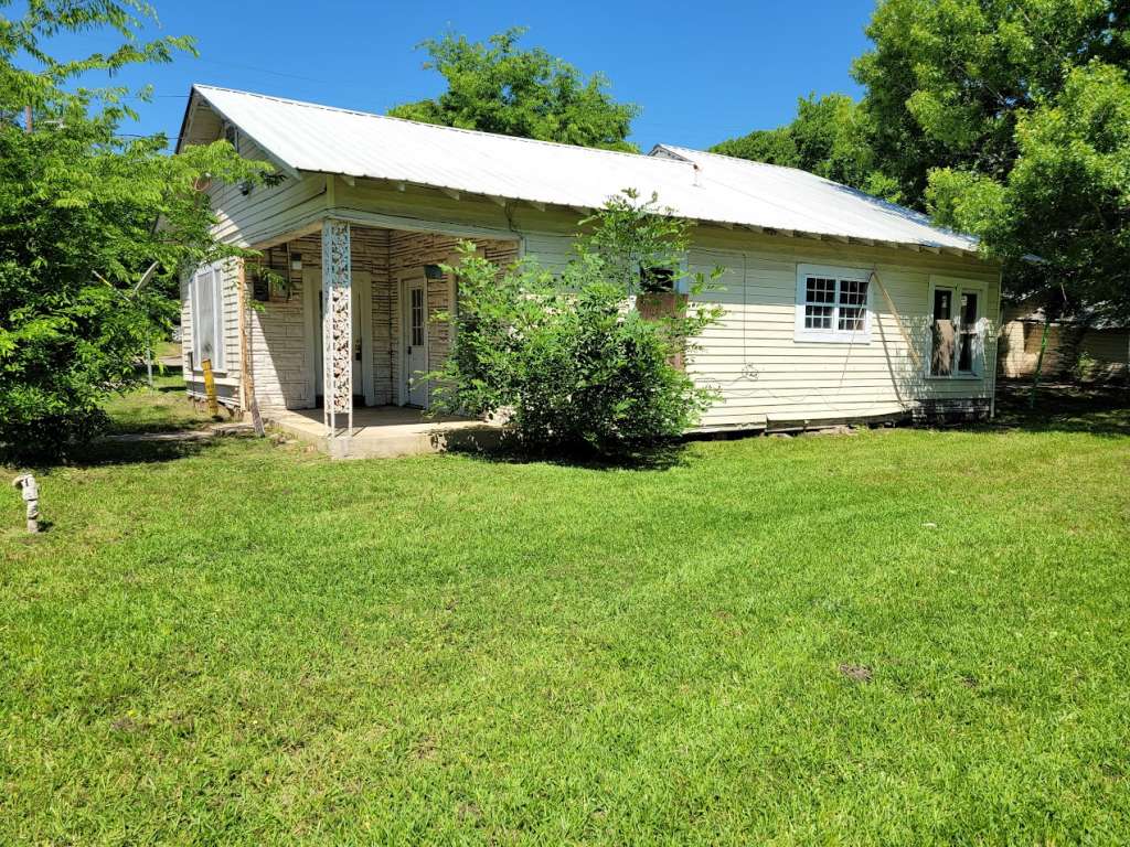 809 W Madison, Clarksville, TX 75426 | SWE Homes